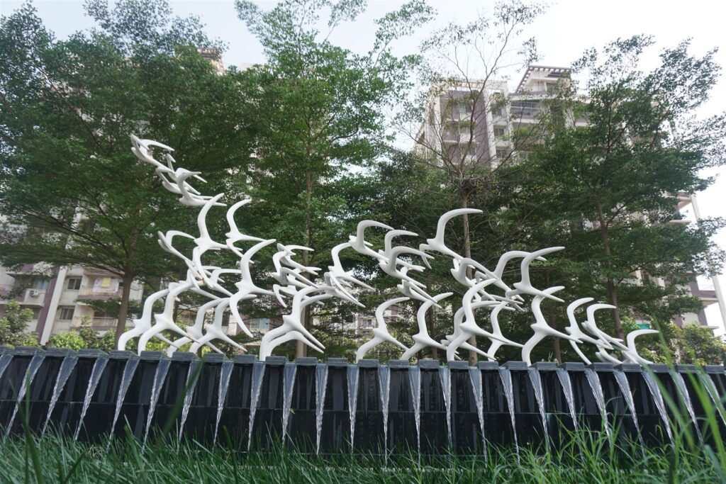 Flying Metal birds Sculpture in RSMR Metal In Pune | Artefacts